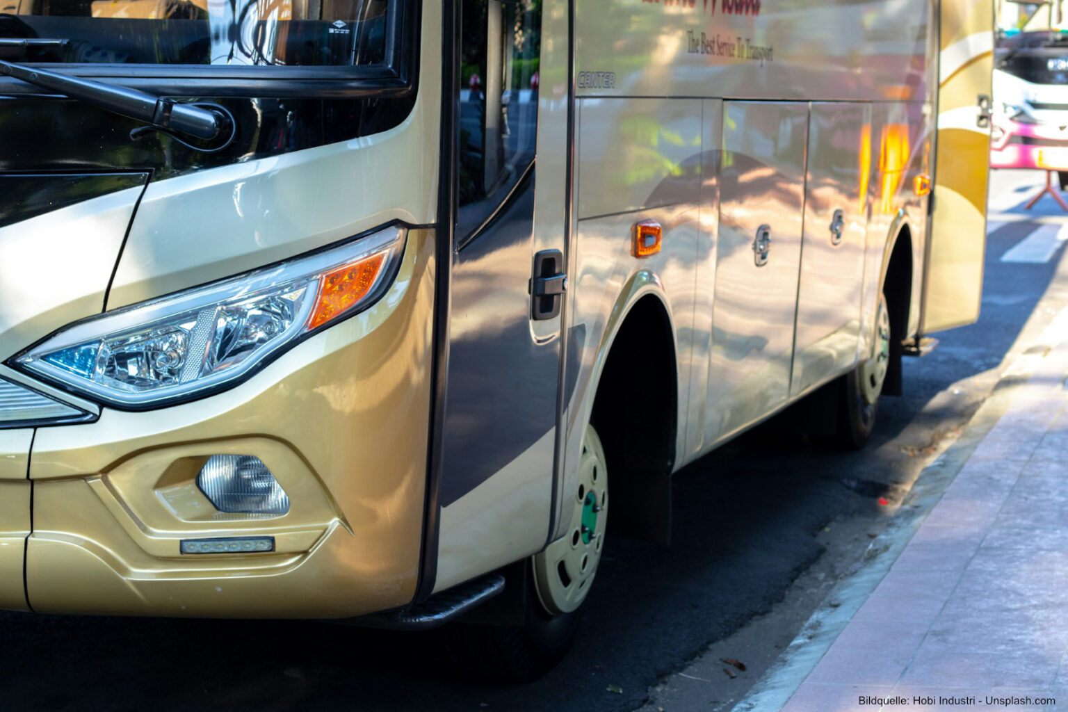 Gibt es spezielle Regeln für den Transport von Kindern in Bussen?